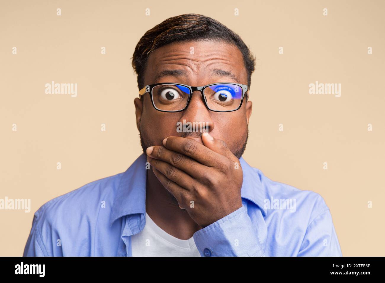 Mature gentleman looking shocked hi-res stock photography and images ...