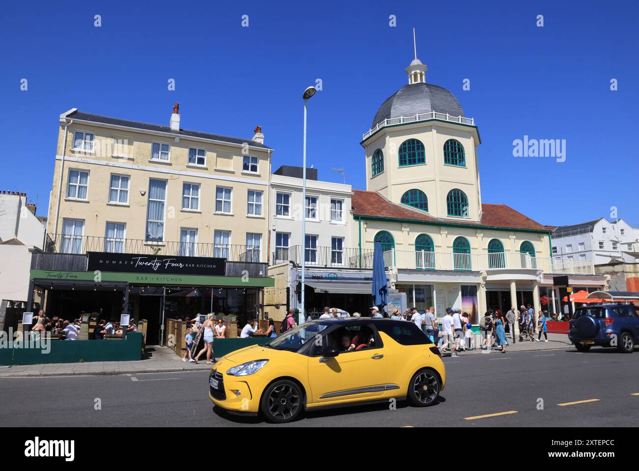 Marine parade worthing hi-res stock photography and images - Alamy