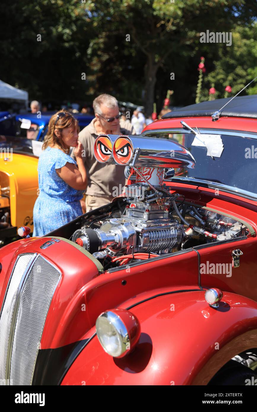 American & Custom Car Show in Steyne Gardens on Worthing beachfront ...