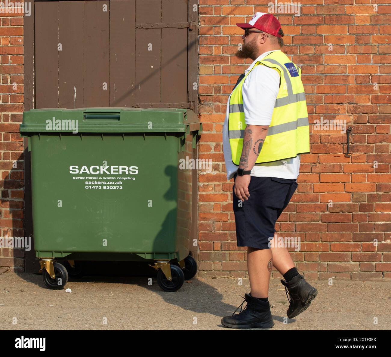 Wheelie bin in countryside hi-res stock photography and images - Alamy