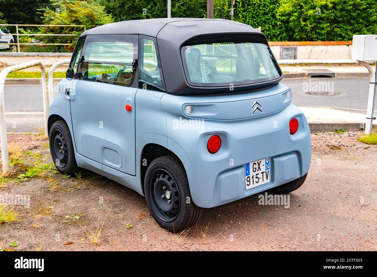 modern Citroen ami cargo electric quadricycle Stock Photo - Alamy