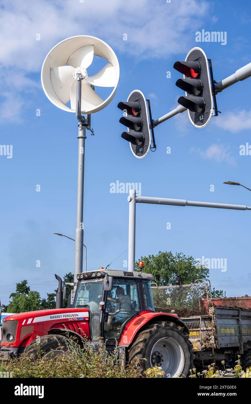 A mini wind power plant in the small Dutch town of Haarlemmermeer ...