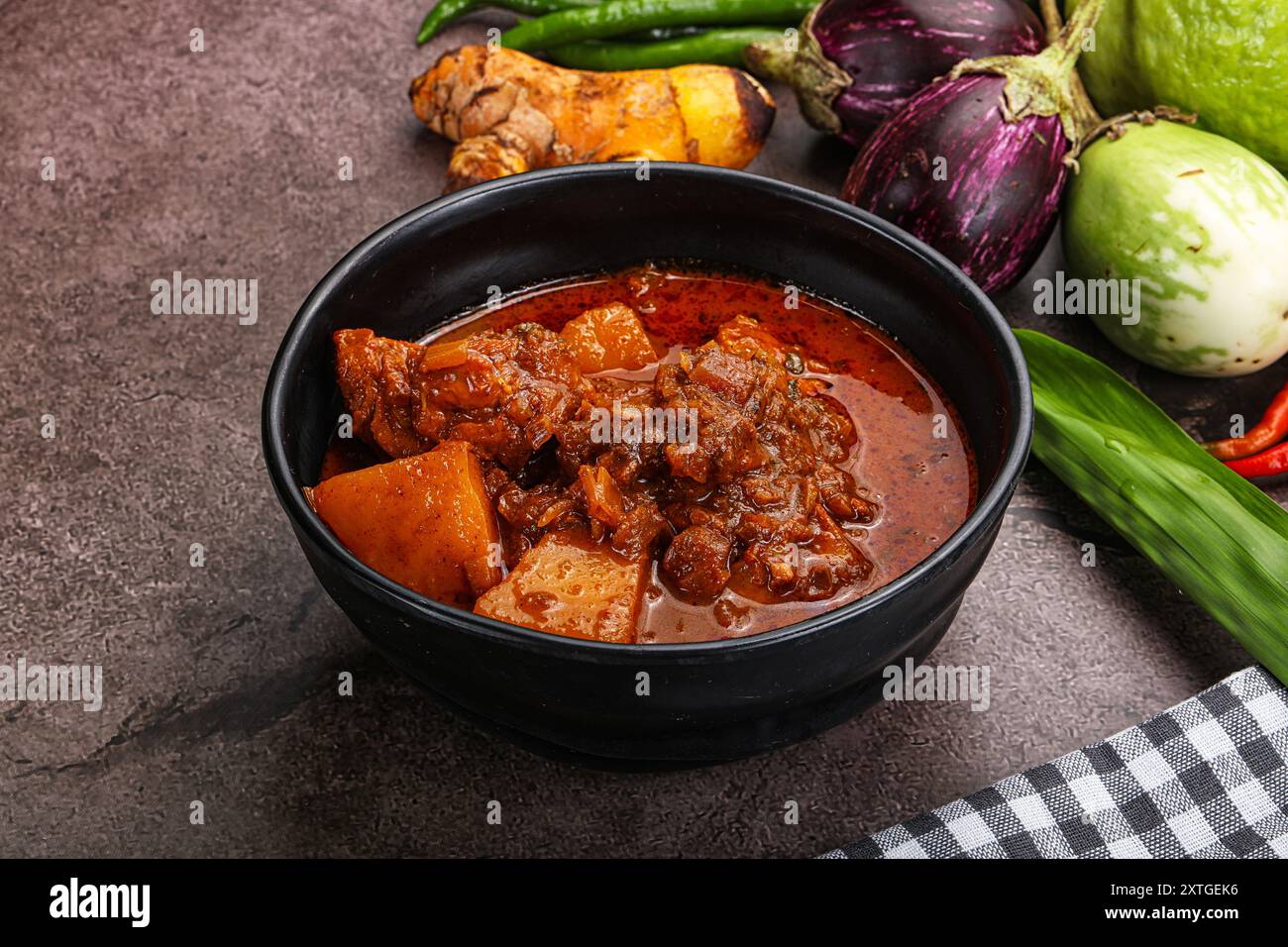 Indian traditional cuisine - spicy chicken vindaloo Stock Photo - Alamy