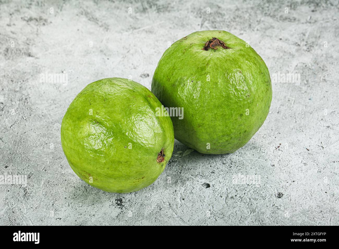 Fresh ripe green Guava tropical fruit Stock Photo - Alamy