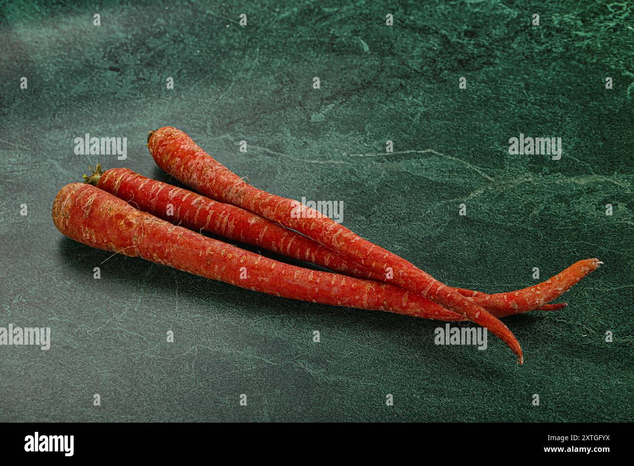 Raw ripe Indian red carrot root Stock Photo - Alamy