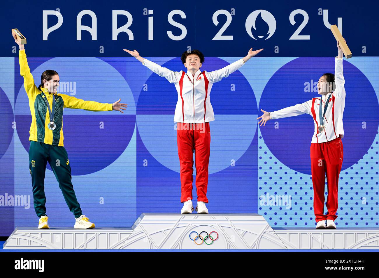 Maddison Keeney of Australia, silver, Yiwen Chen of China, gold, and ...