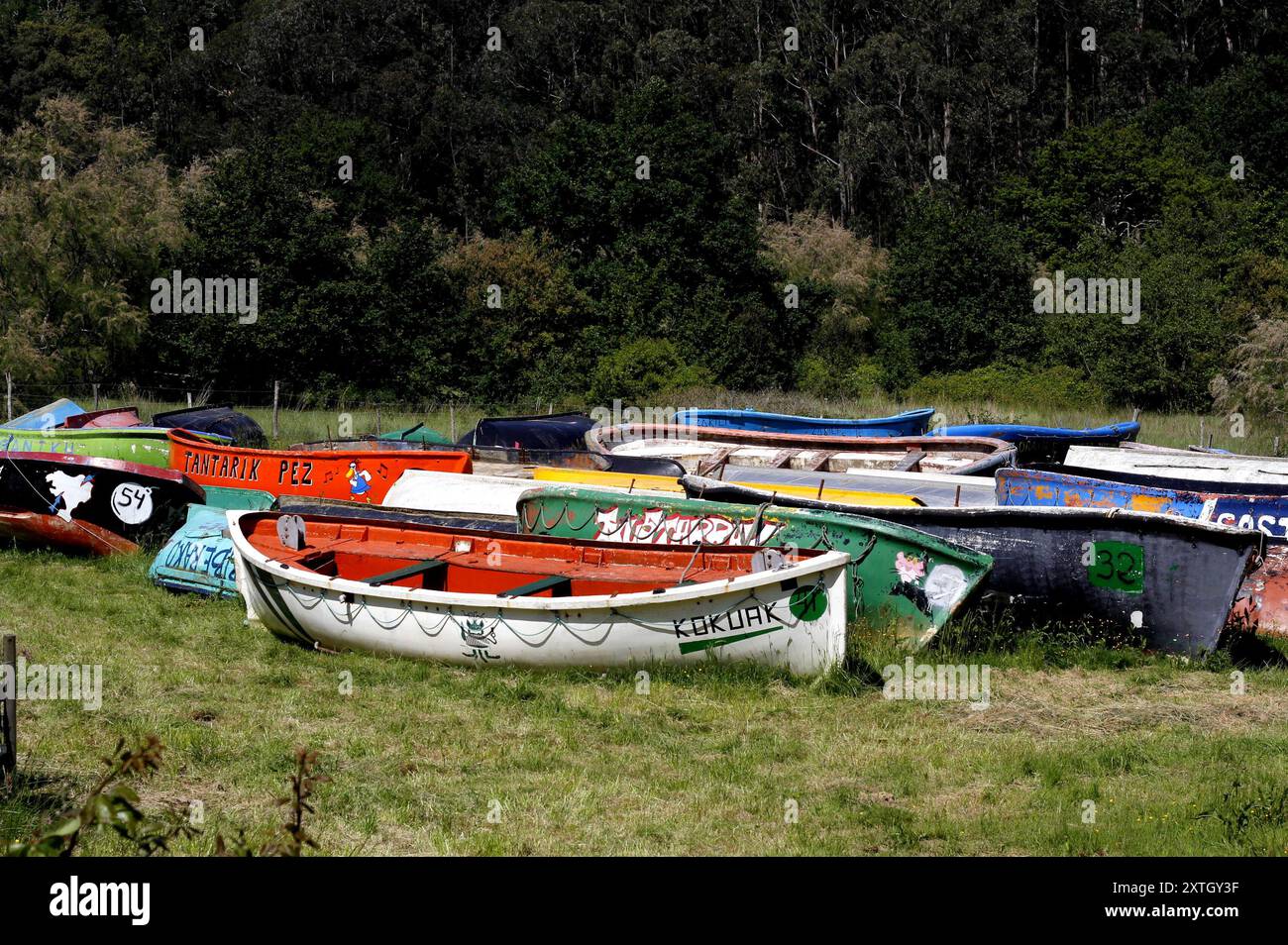 Barco a costa hi-res stock photography and images - Alamy