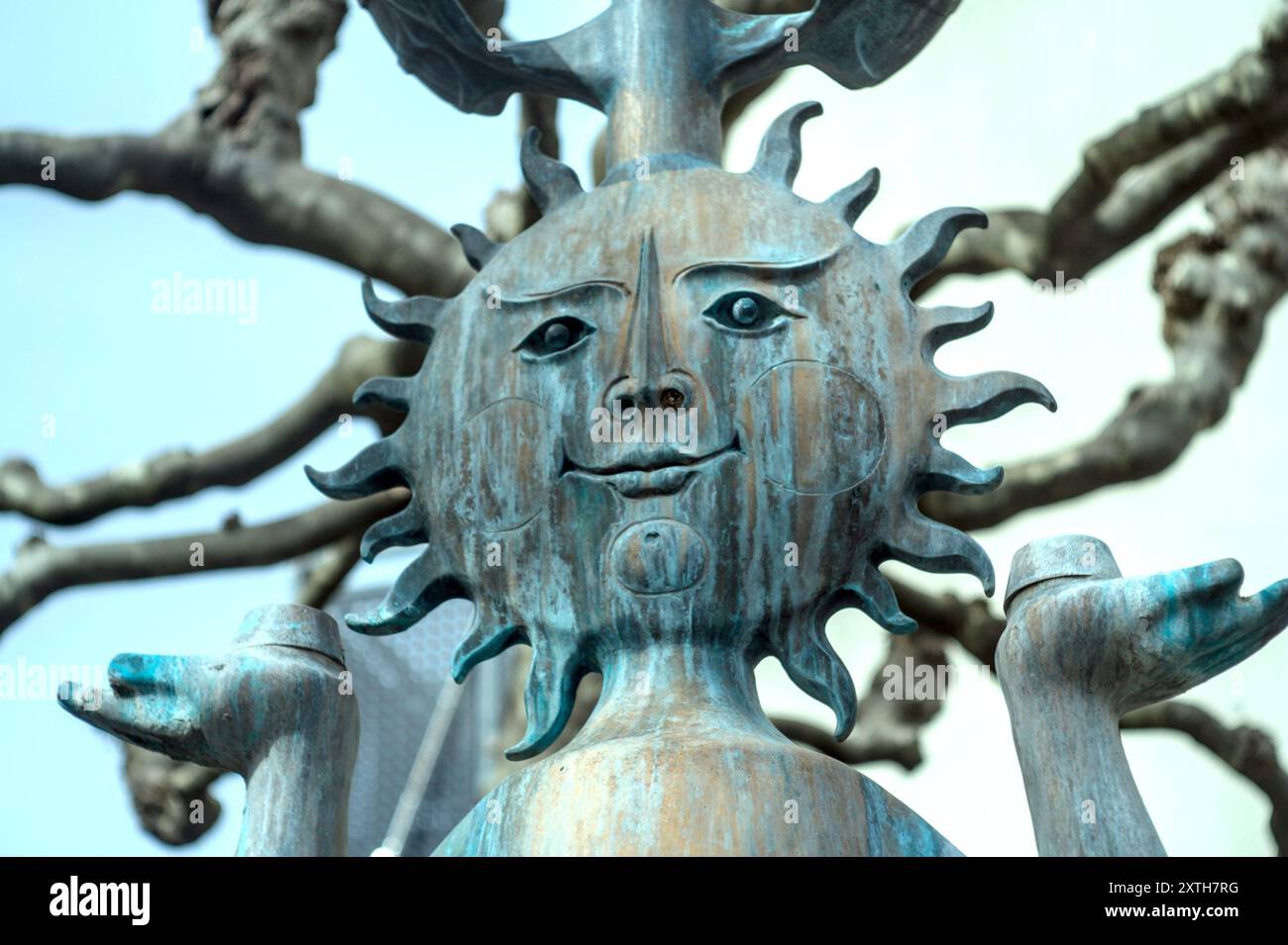 statue of a sun Stock Photo - Alamy