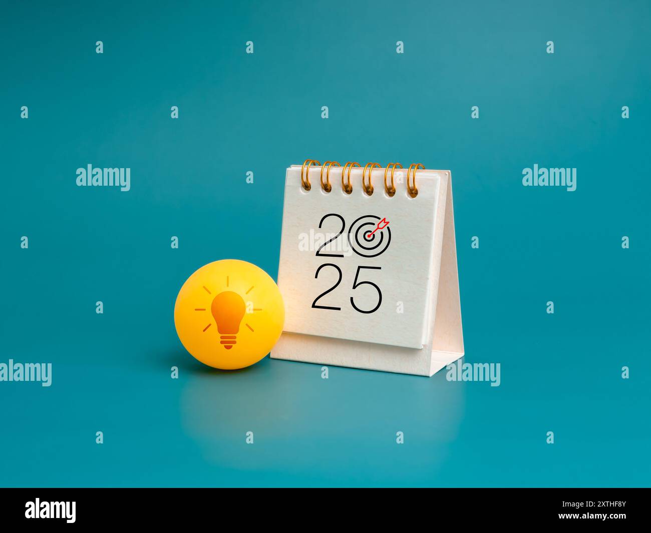 2025 desk calendar hi-res stock photography and images - Alamy