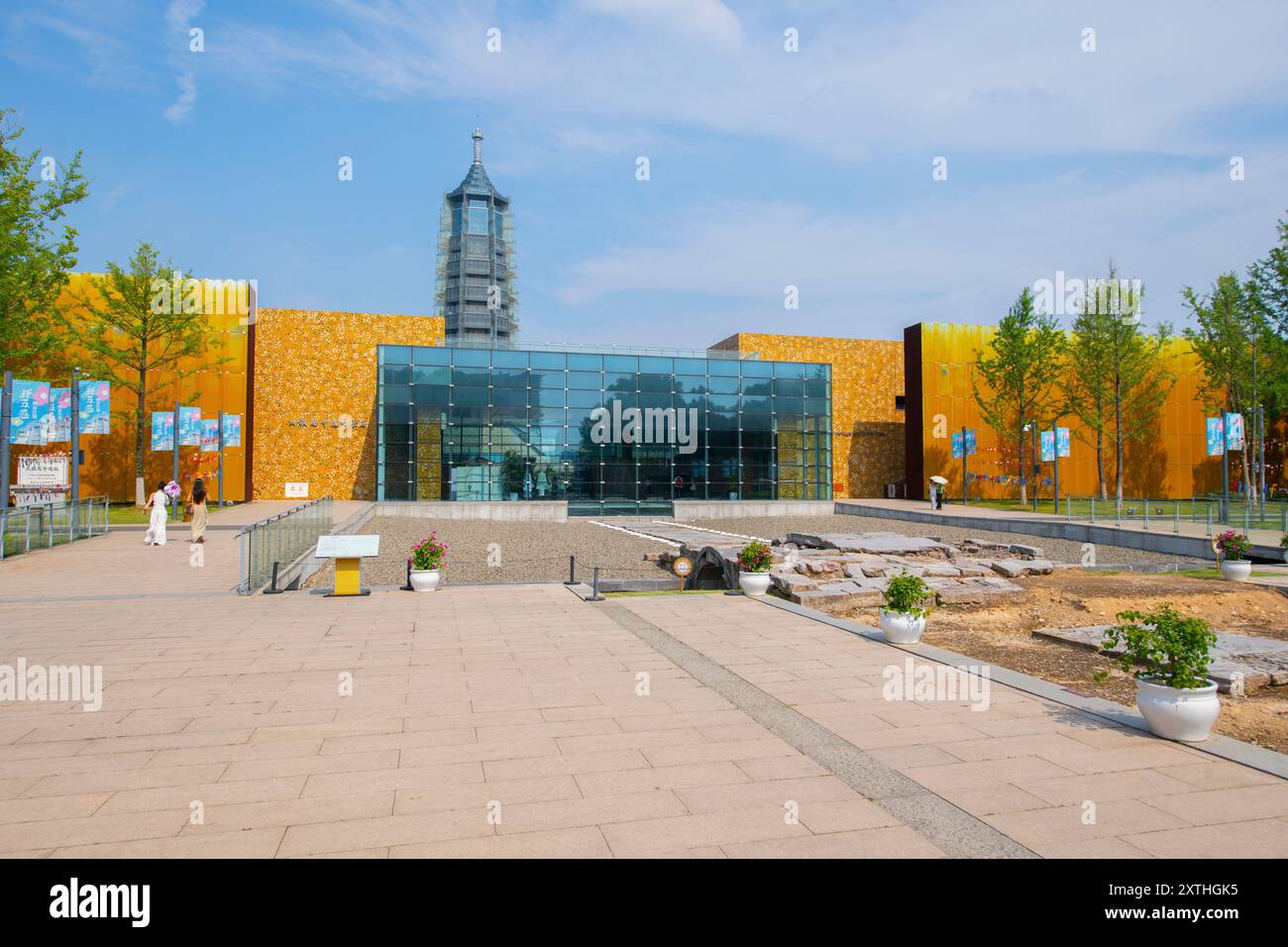 Porcelain Tower of Great Bao En Temple in Nanjing, Jiangsu Province ...