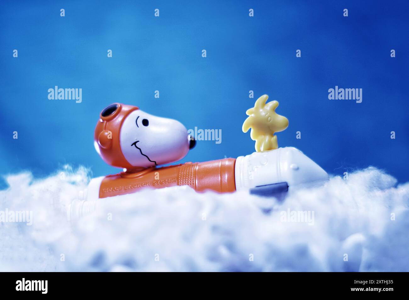 Snoopy cartoon art hi-res stock photography and images - Alamy