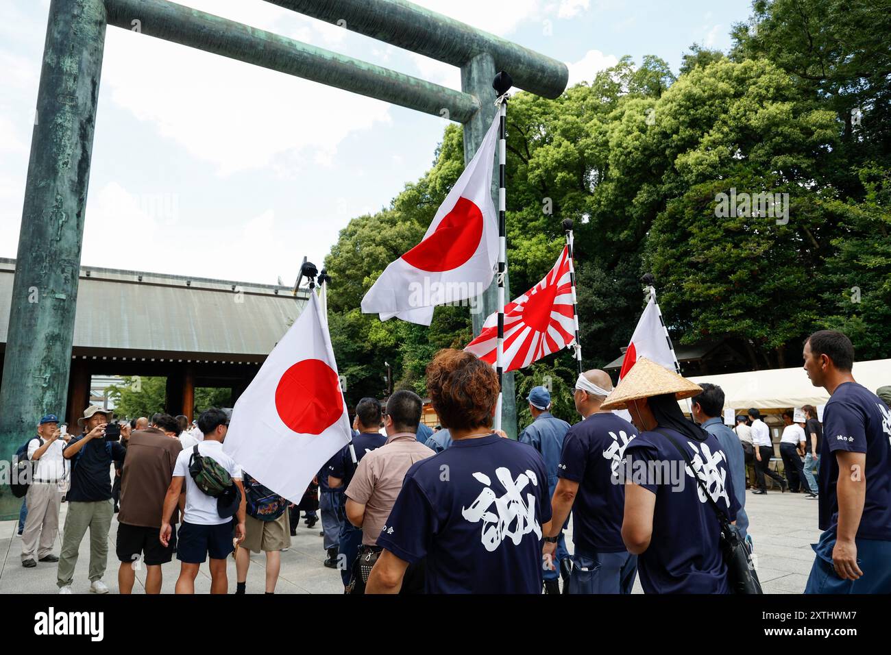 Tokyo, Japan. 15th Aug, 2024. Japanese nationalists holding war flags ...