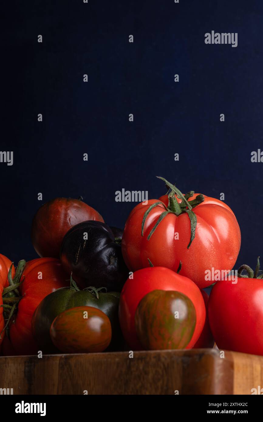 Whole sliced tomatoes in hi-res stock photography and images - Alamy