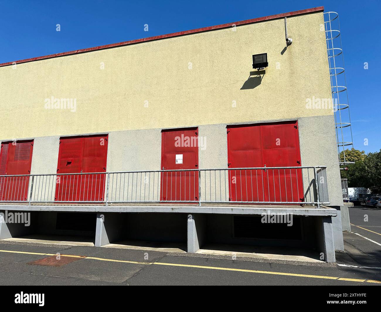 Warehouse at the industrial disctrict Stock Photo - Alamy
