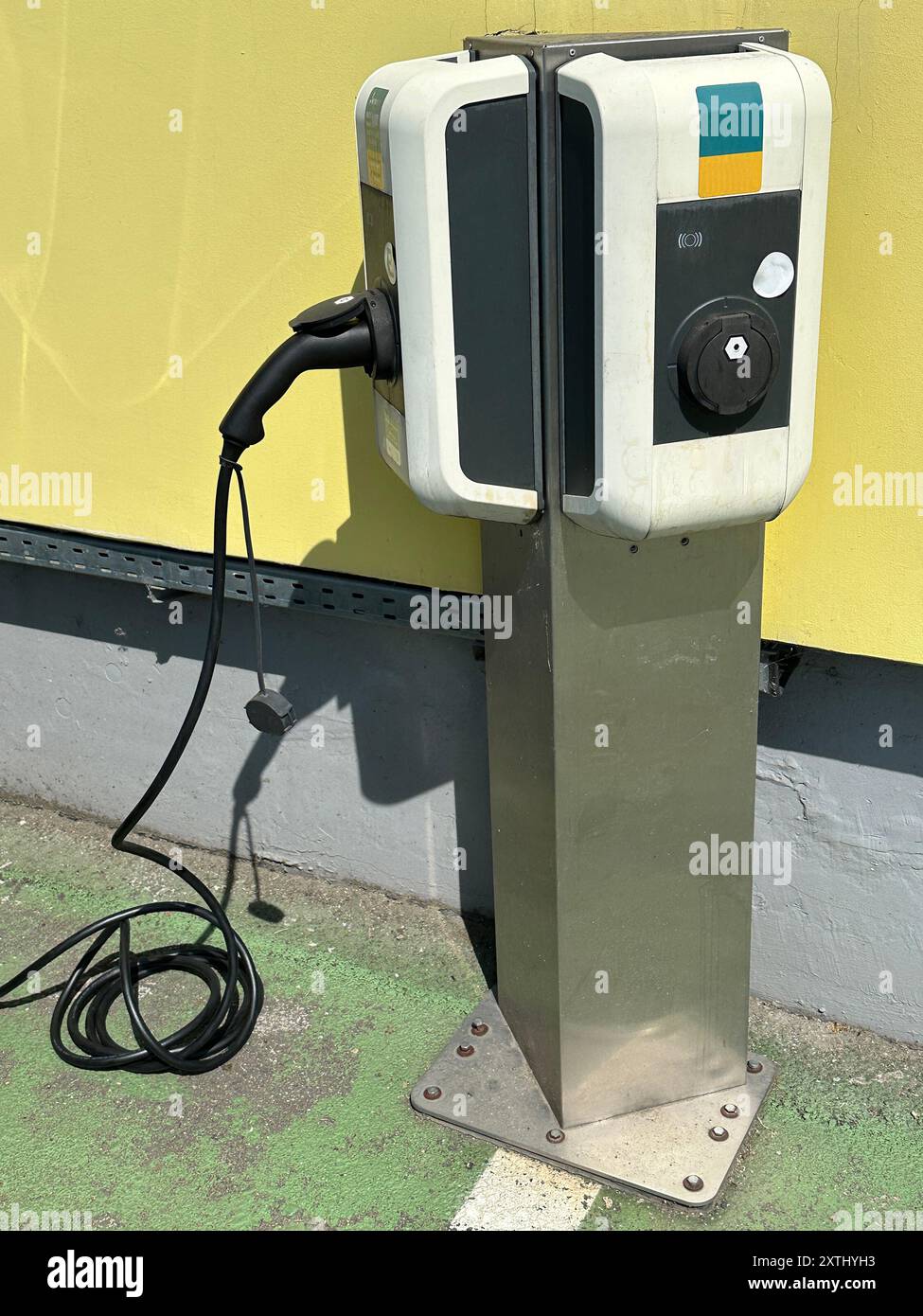 Charging pole electric car hi-res stock photography and images - Alamy