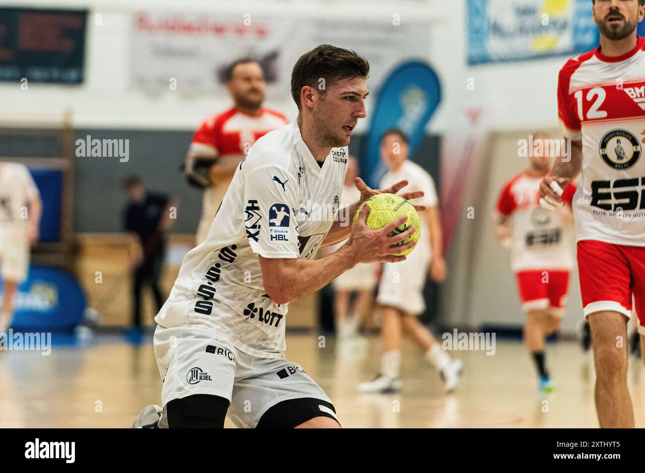 Lukas Zerbe (THW Kiel, #24) GER, Barmstedter MTV vs. THW Kiel, Handball ...