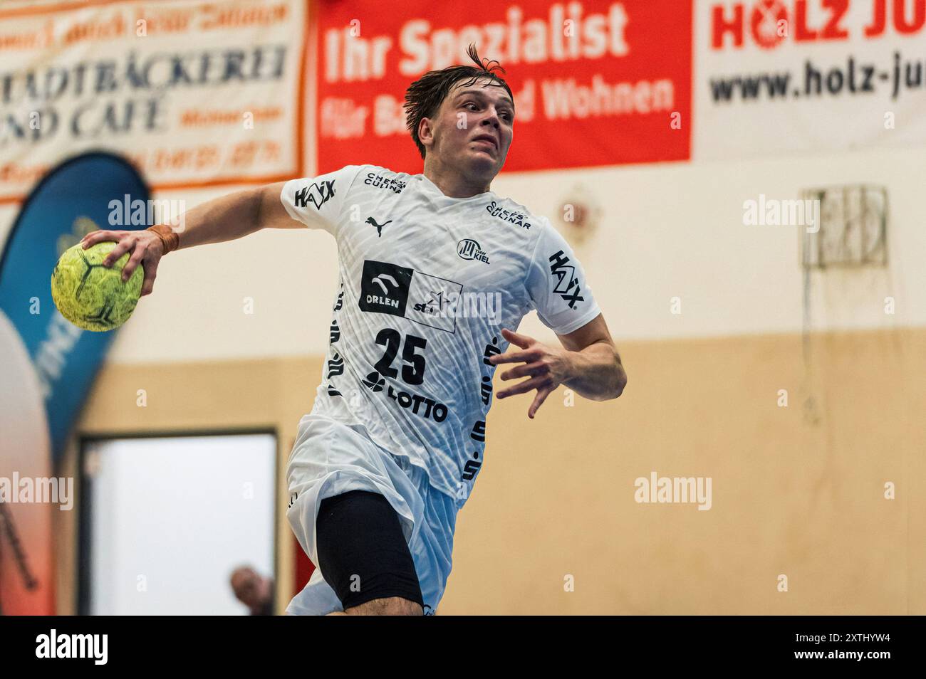 Wurf/Tor Linus Kutz (THW Kiel, #25) GER, Barmstedter MTV vs. THW Kiel ...