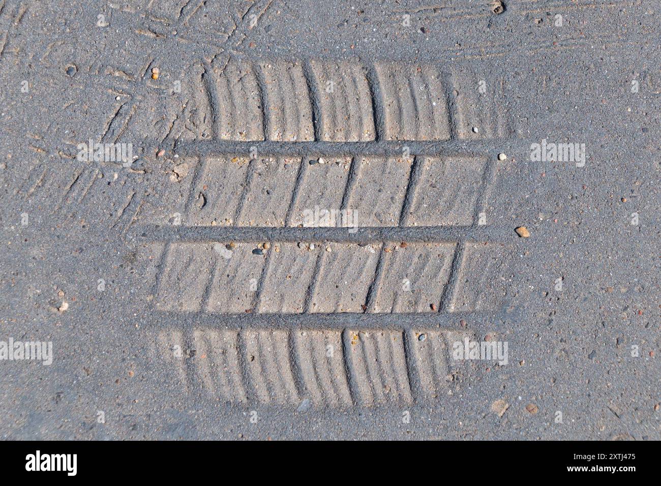 Asphalt melting in heat hi-res stock photography and images - Alamy