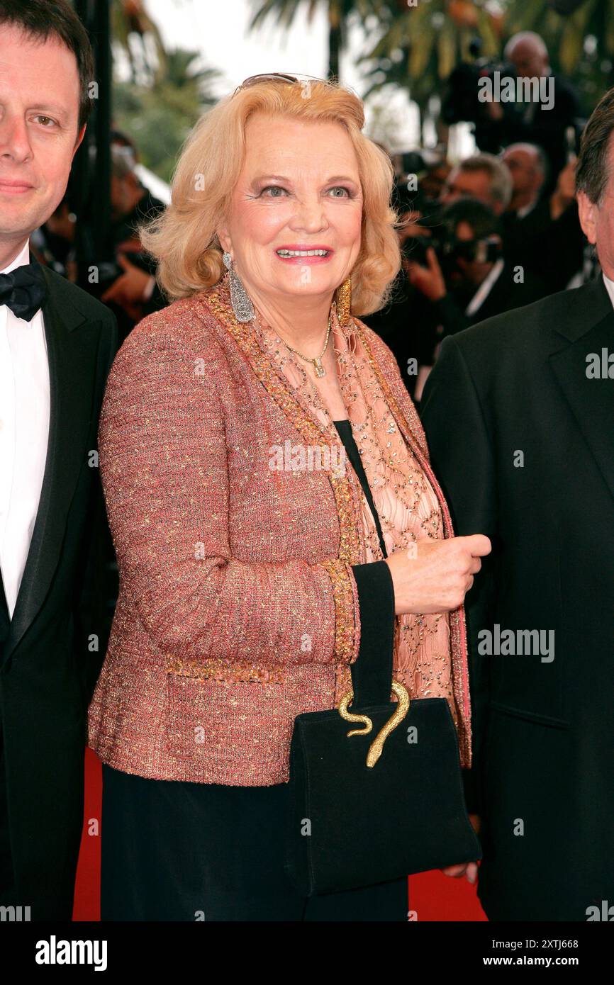 File photo - "Gena Rowlands (wearing Chopard jewellery) arrives for the ...