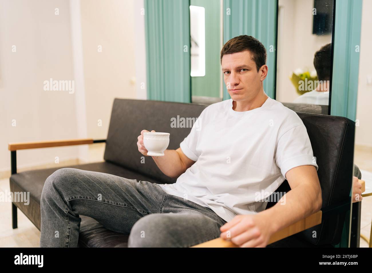 Salon reception waiting area hi-res stock photography and images - Alamy
