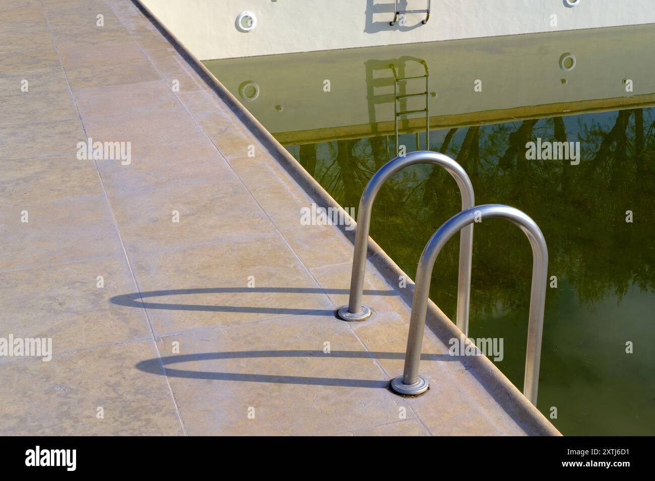 Outdoor swimming pool Stock Photo - Alamy