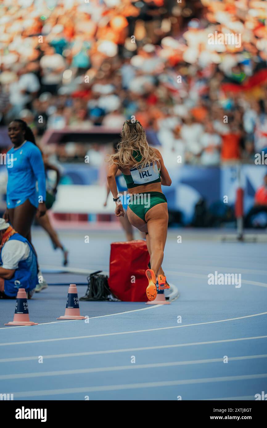 Sharlene Mawdsley participating in the 400 meters at the Paris 2024 ...