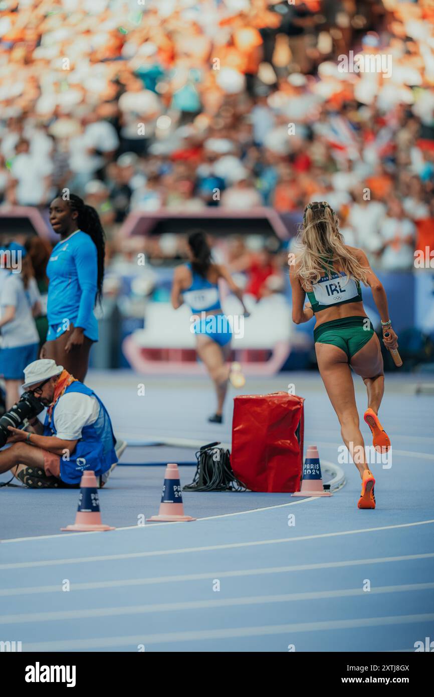 Sharlene Mawdsley participating in the 400 meters at the Paris 2024 ...