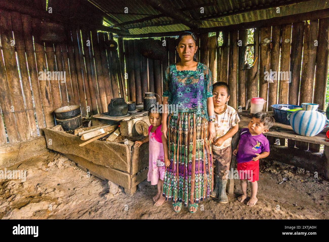 Quiché woman and her children, Sanuch village, Lancetillo, La Parroquia ...