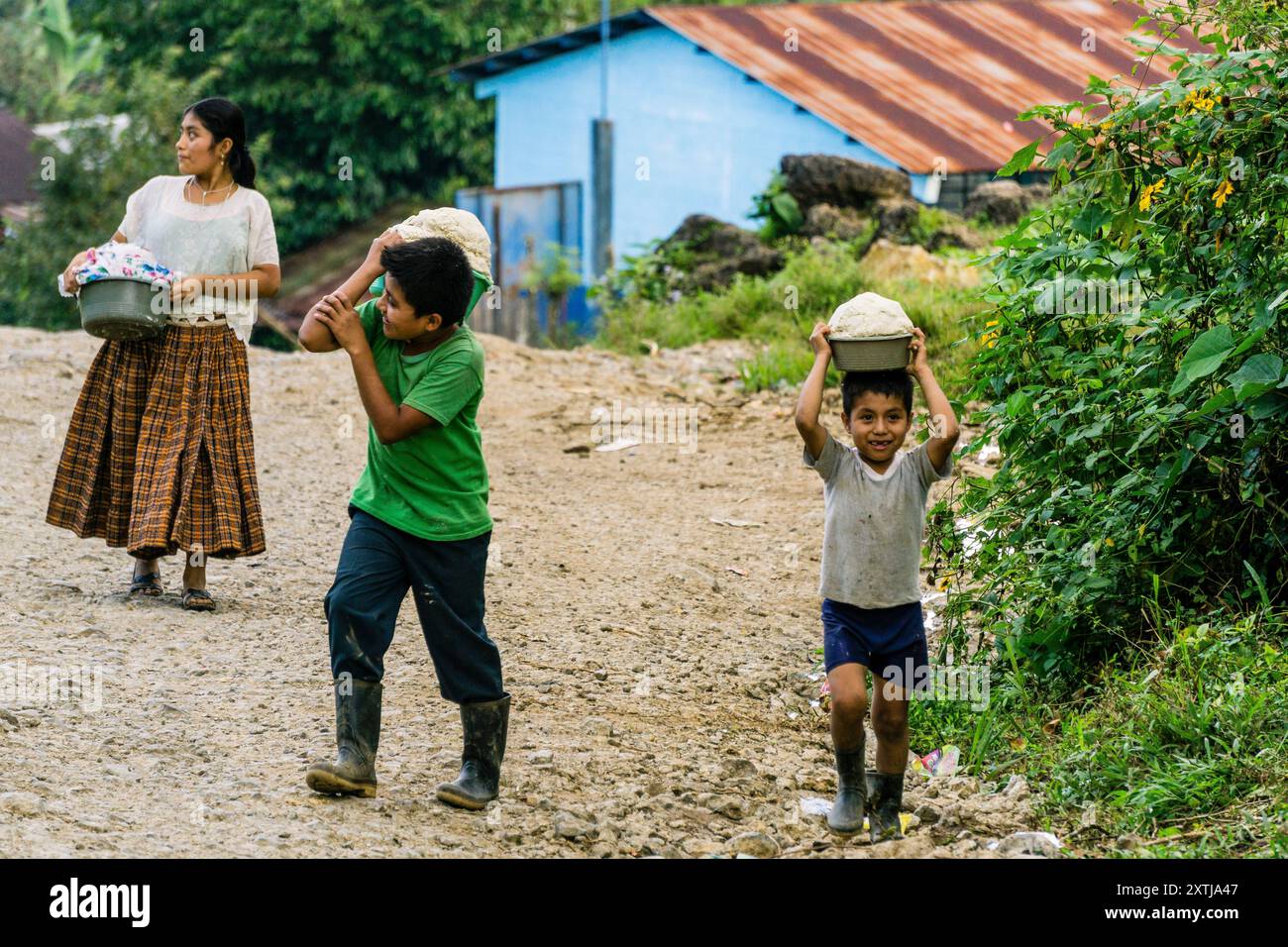 Loading ground corn, Los Cerritos, Lancetillo, La Parroquia, Reyna area ...