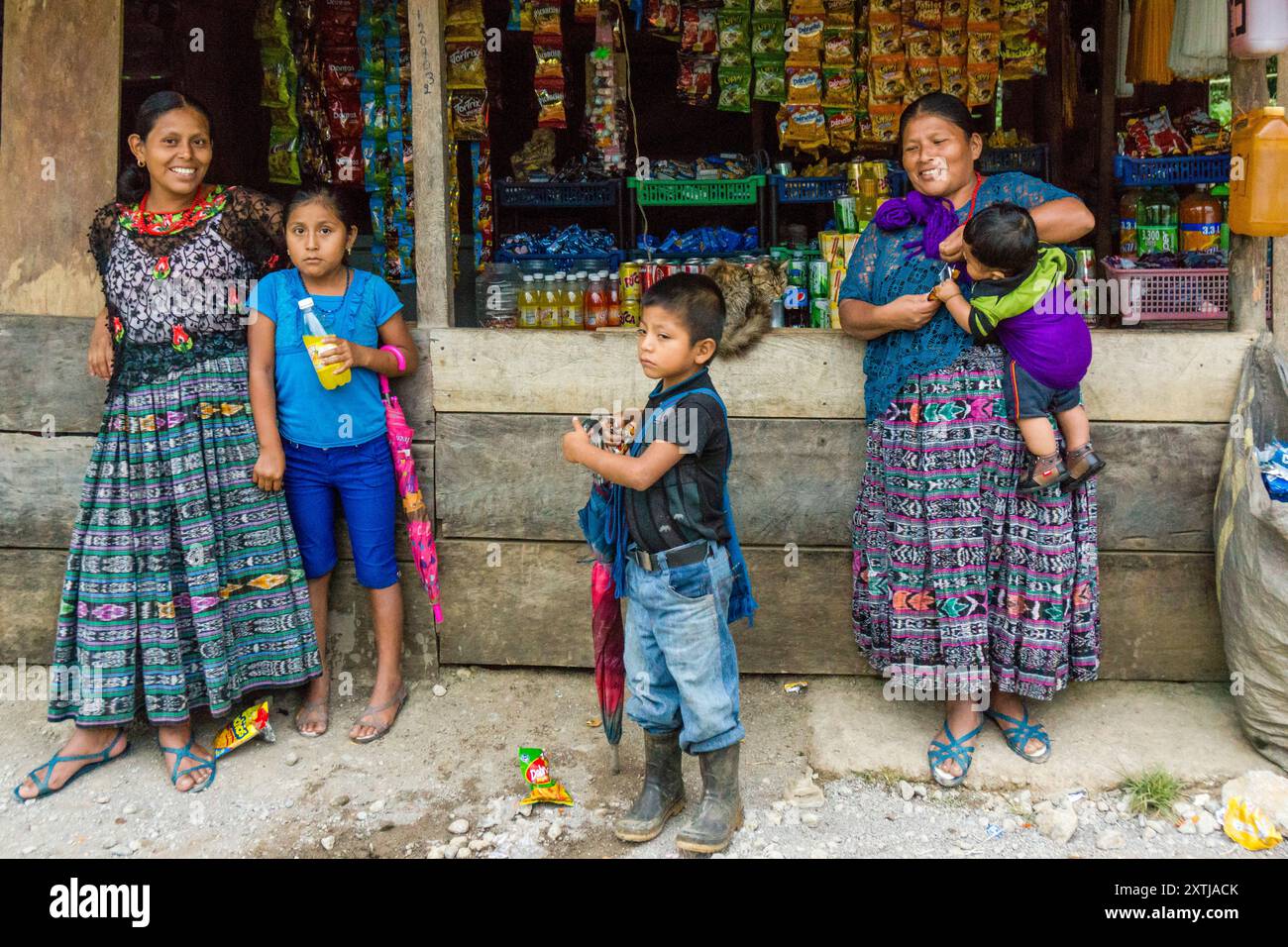 small grocery store, Los Cerritos, Lancetillo, La Parroquia, Reyna area ...
