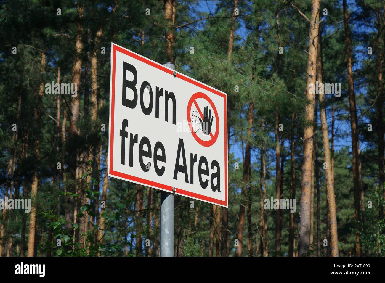 Schild mit Schriftzug Born free Area Schild mit Schriftzug Born free ...