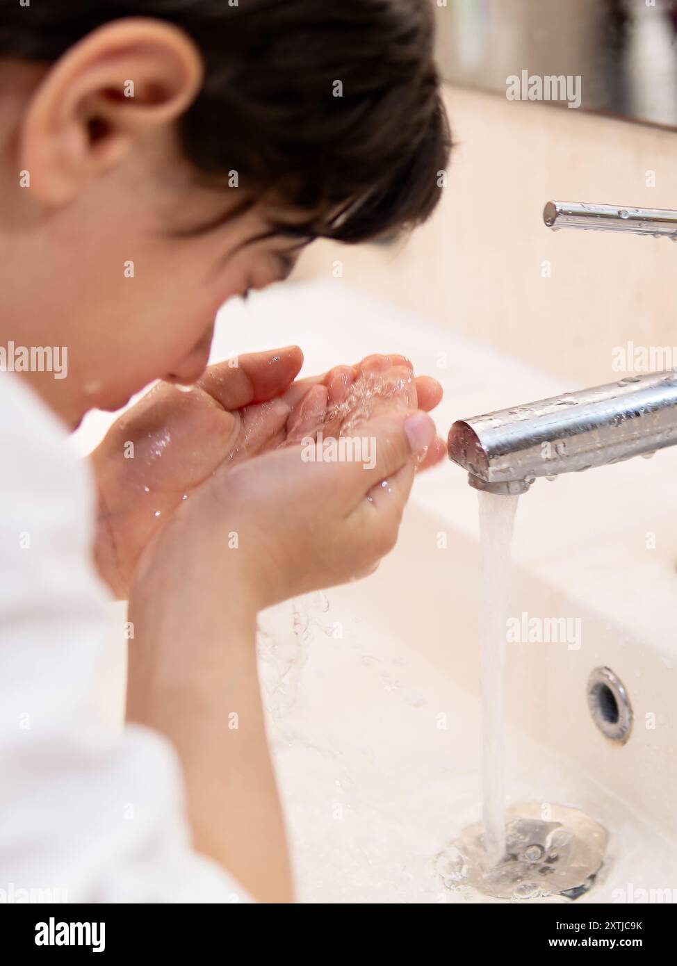 Handwashing routine hi-res stock photography and images - Alamy