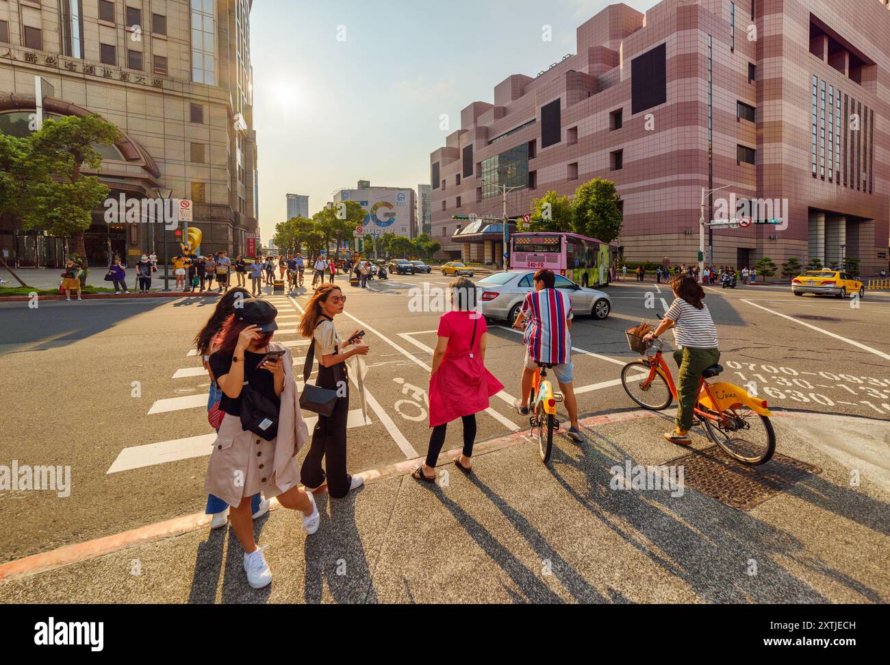 Taiwanese girls wearing fashion clothes, Taipei 101 Area Stock Photo ...
