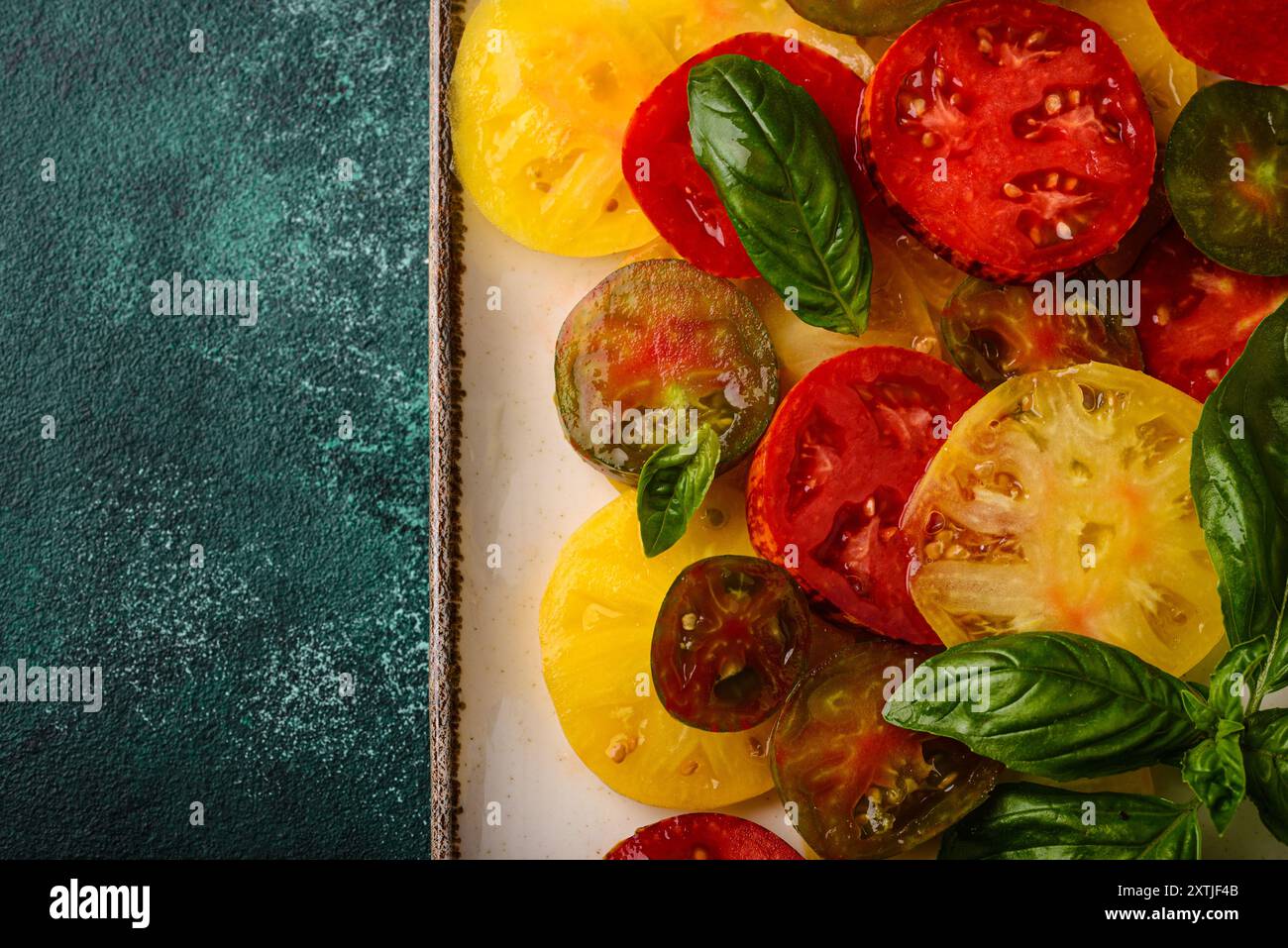 Different sort of sliced ripe tomatoes Stock Photo - Alamy