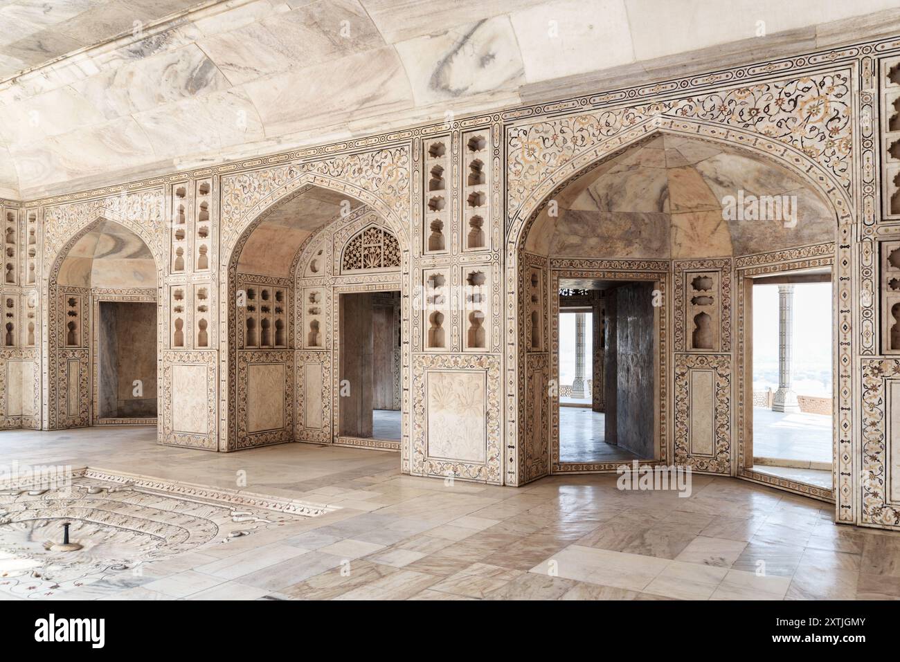 Gorgeous view of the Diwan-i-Khas at the Agra Fort, India Stock Photo ...