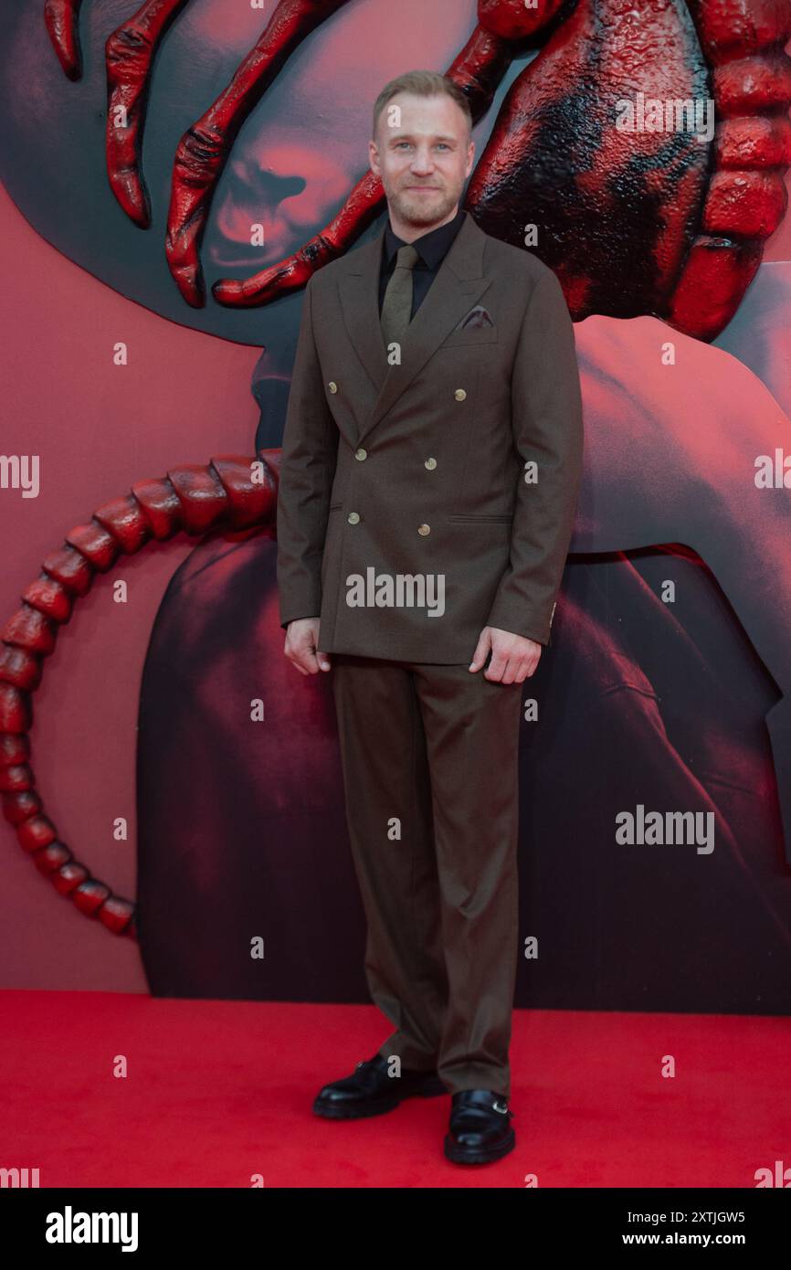 Alien romulus hi-res stock photography and images - Alamy