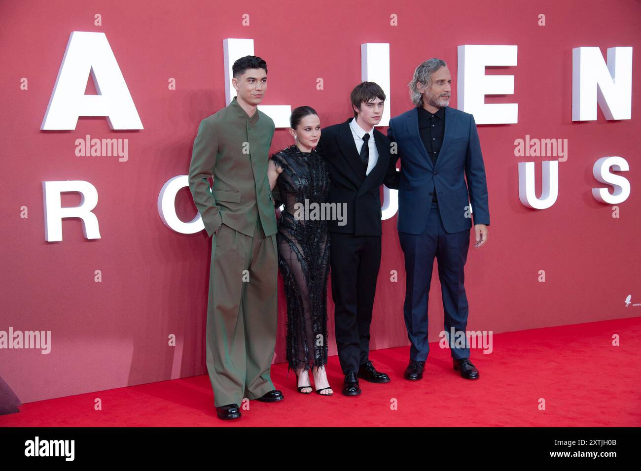 L r cast members archie renaux and cailee spaeny hi-res stock ...