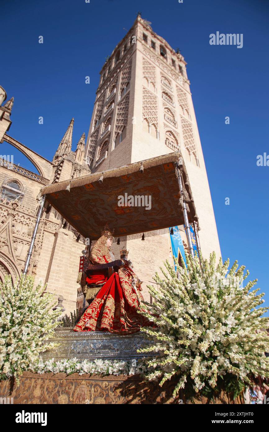 Thousands of people attend the procession of the Virgen de los Reyes ...