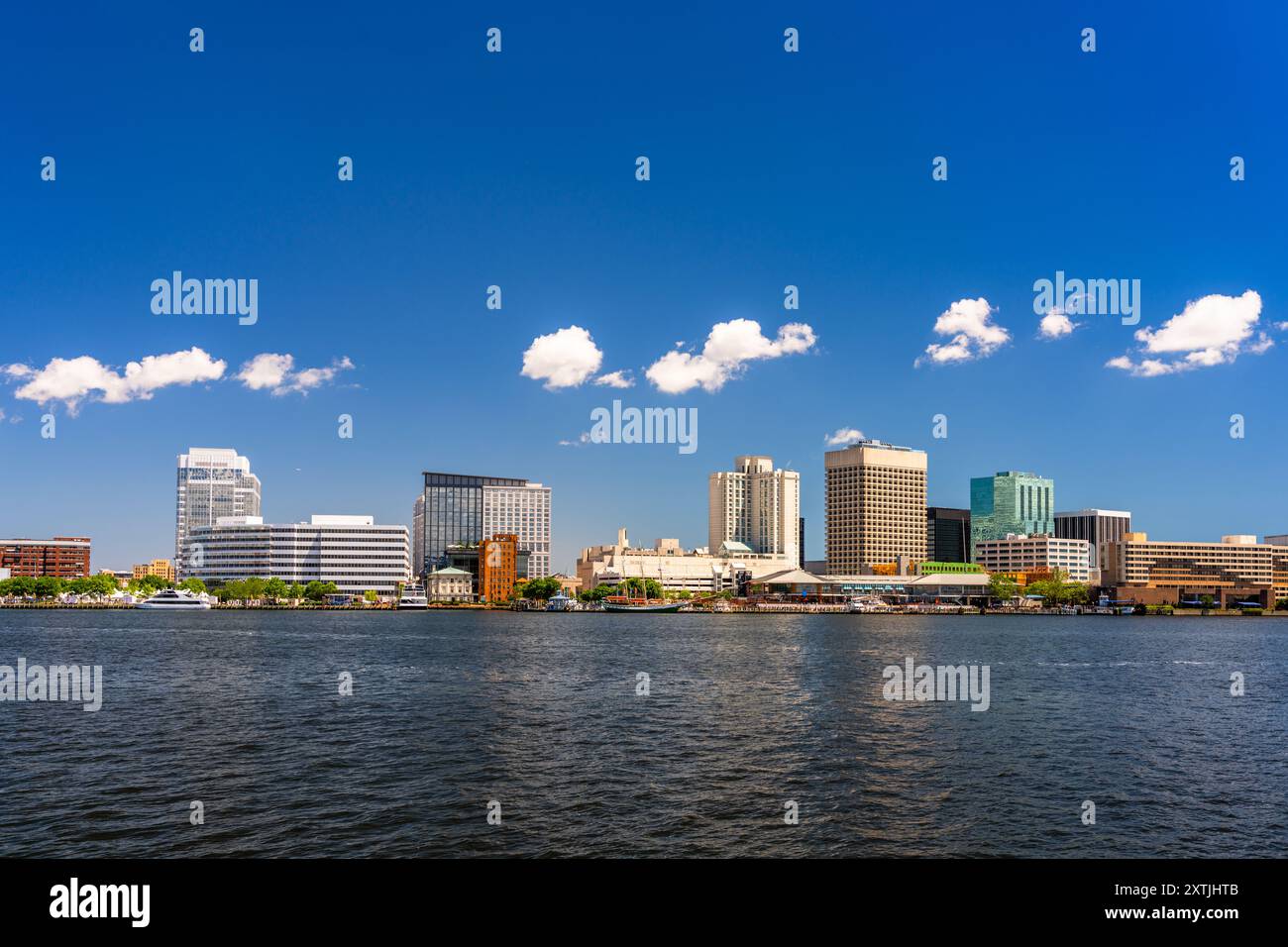 Norfolk virginia waterfront hi-res stock photography and images - Alamy