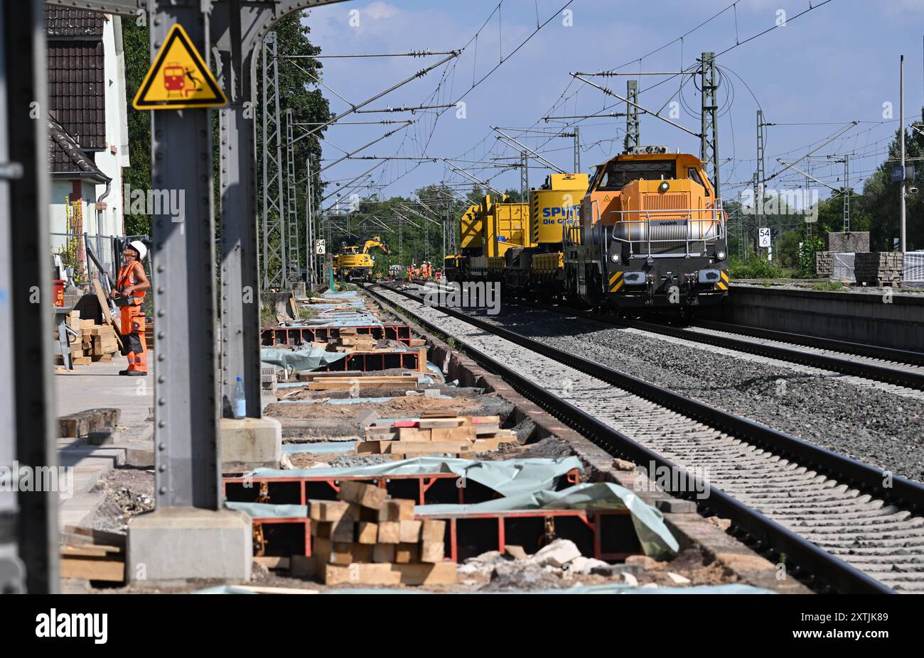 15 August 2024, Hesse, Groß-Gerau: Major renovation work is taking ...