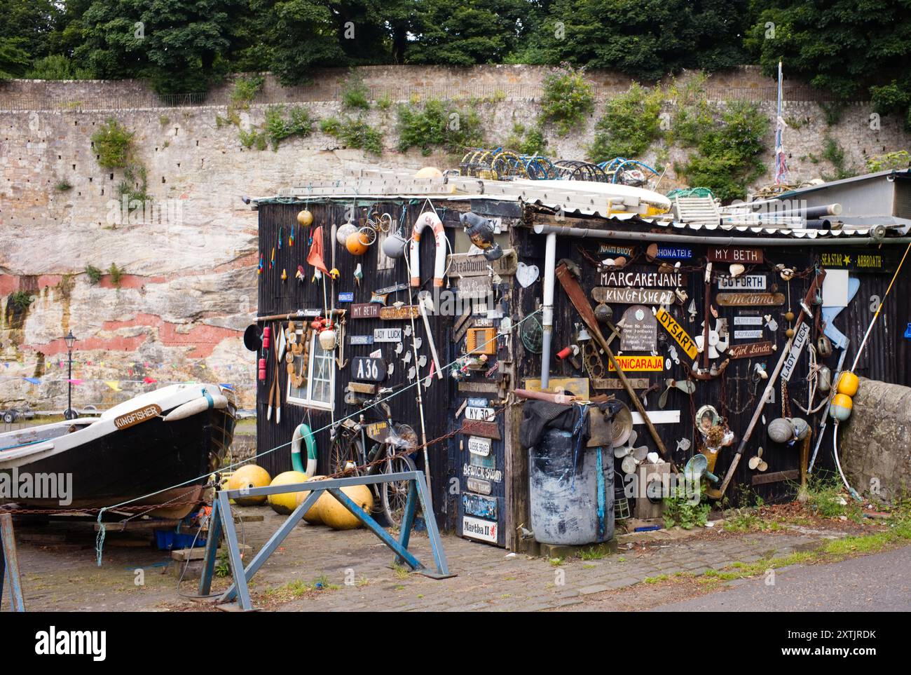 A highly decorated fishermans hut in Dysart, Kirkcaldy Stock Photo - Alamy
