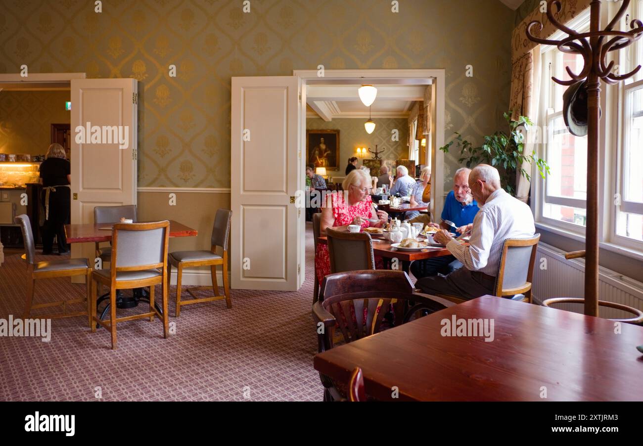 Afternoon tea traditional hi-res stock photography and images - Alamy