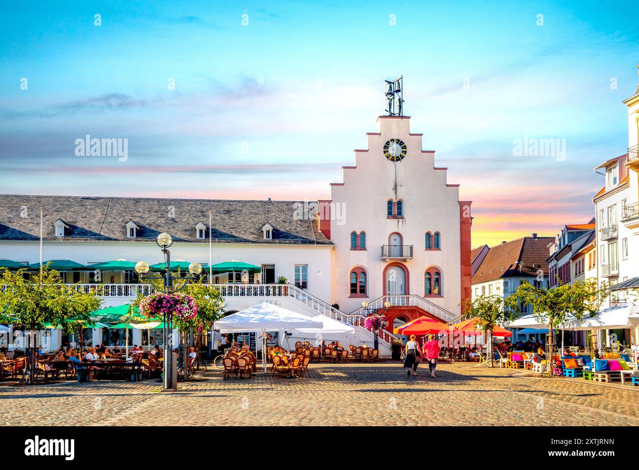 Landau hi-res stock photography and images - Alamy