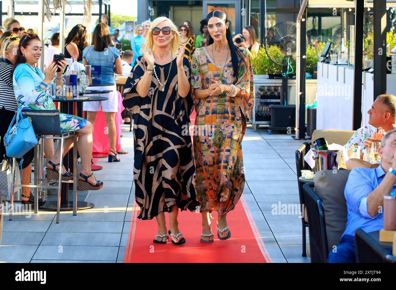 Zoe Helali und Sylke Schumann aka Celia von Barchewitz bei der Rooftop ...