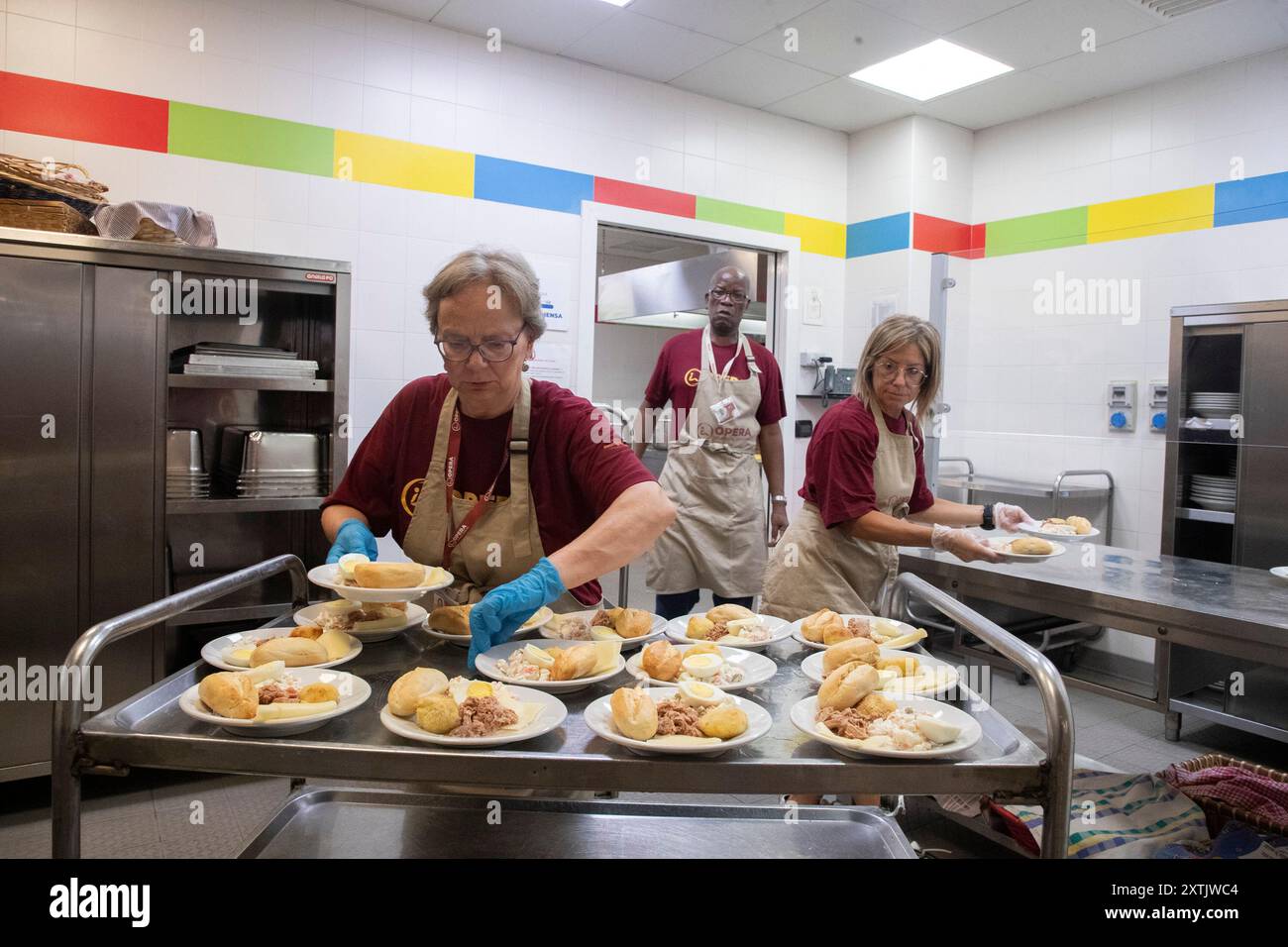 Milano, Italia. 15th Aug, 2024. Pranzo di ferragosto all'opera Cardinal ...
