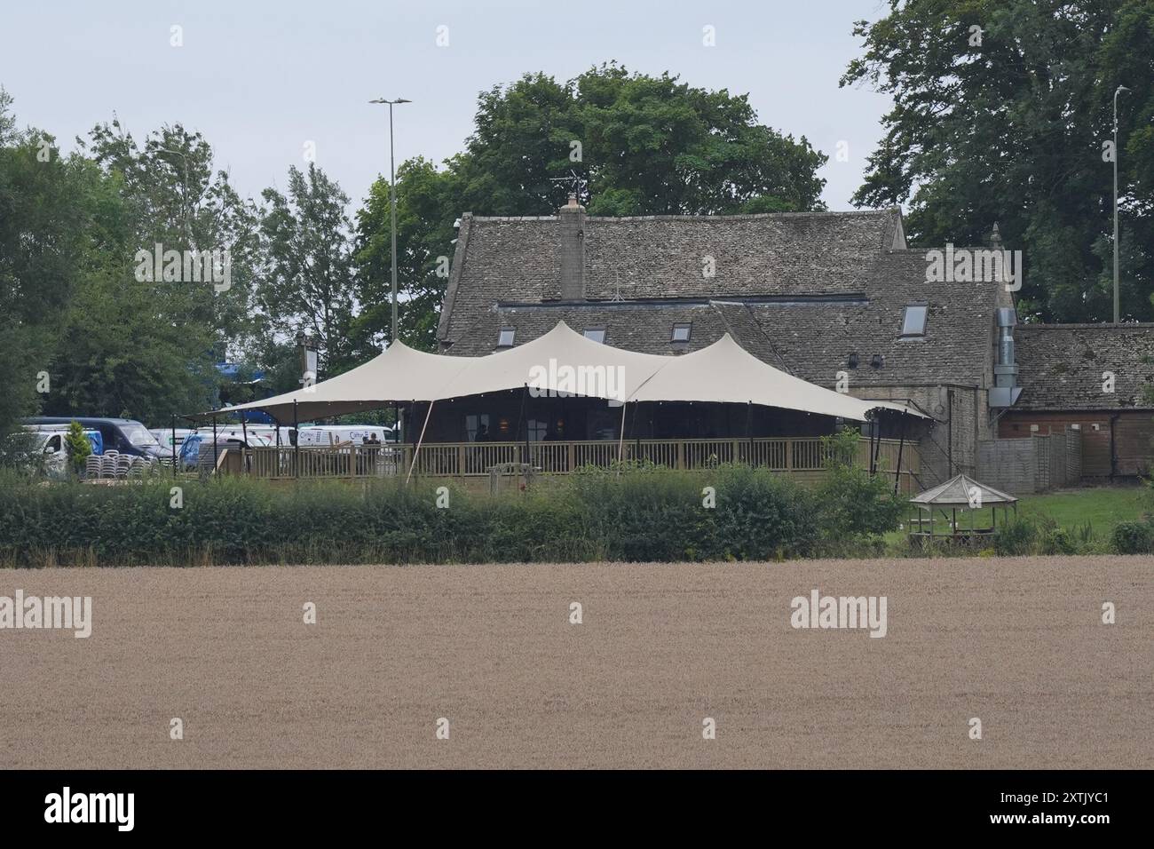 Jeremy clarkson pub hi-res stock photography and images - Alamy