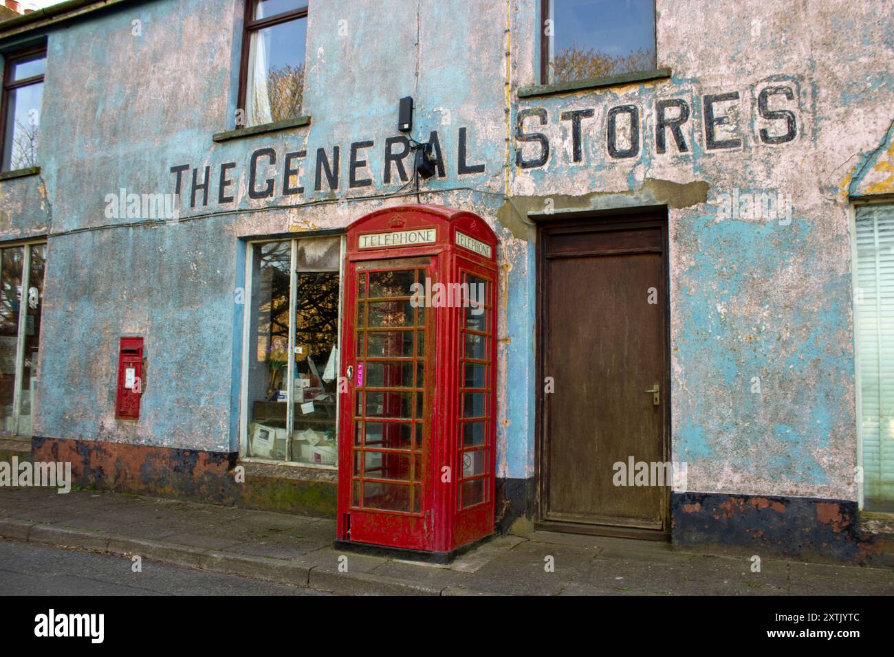 Abandoned stores hi-res stock photography and images - Alamy