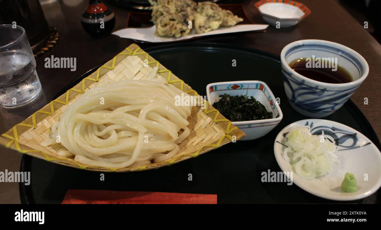 Zaru japanese restaurant hi-res stock photography and images - Alamy