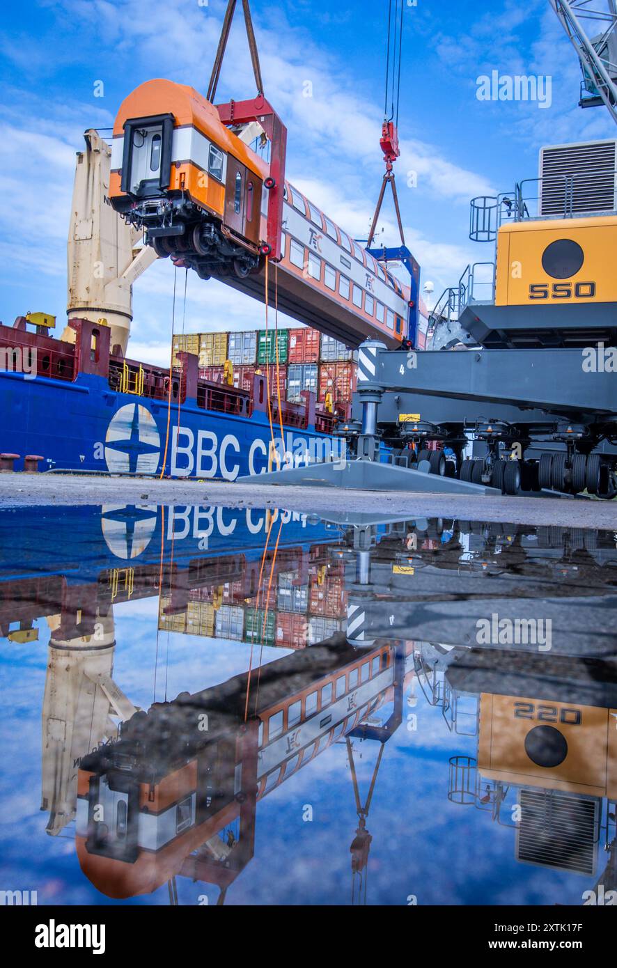 Double decker wagons hi-res stock photography and images - Alamy