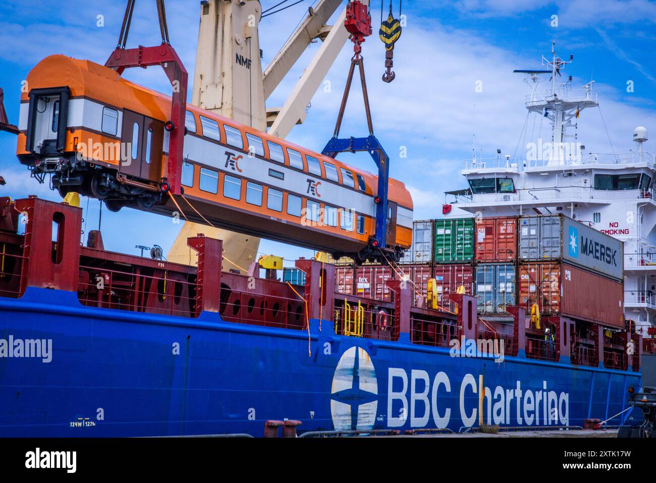 Double decker wagons hi-res stock photography and images - Alamy